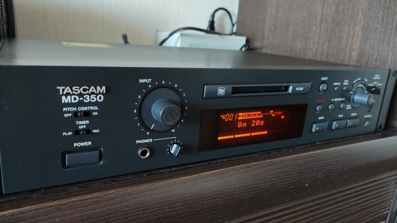 Minidisc deck Tascam MD-350