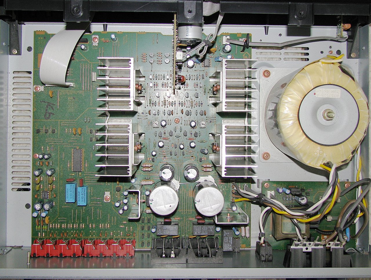 Пpодам усилитeль Pioneer A 605 R.